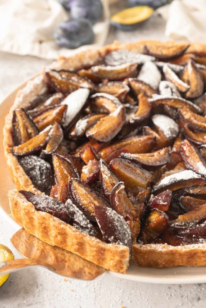 Elegant French Plum Tart: Gourmet Made Easy - nicetartes.com