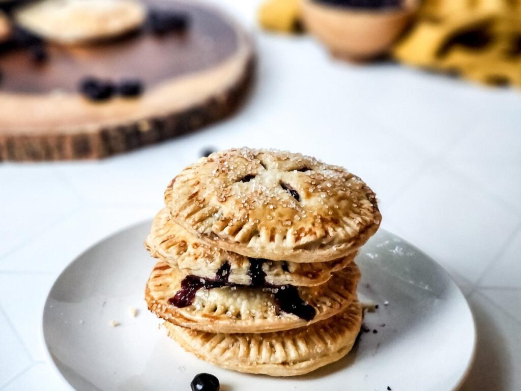 Easy Blueberry Hand Pies - nicetartes.com