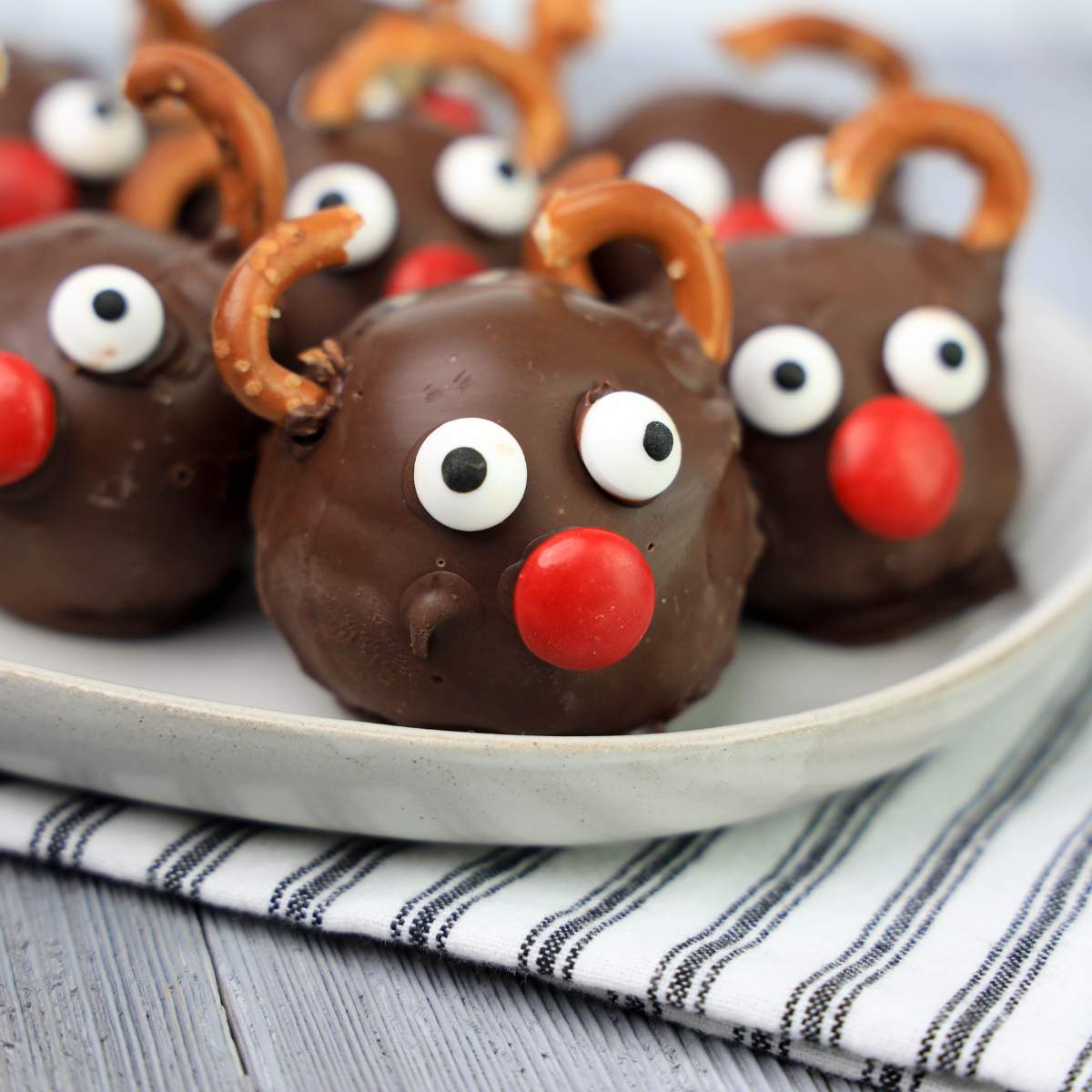 Easy No-Bake Rudolph Oreo Balls for Christmas