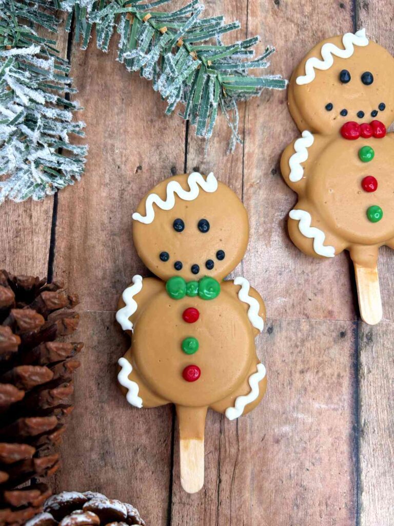 Easy Gingerbread Man Oreo Pops Recipe for the Holidays - nicetartes.com