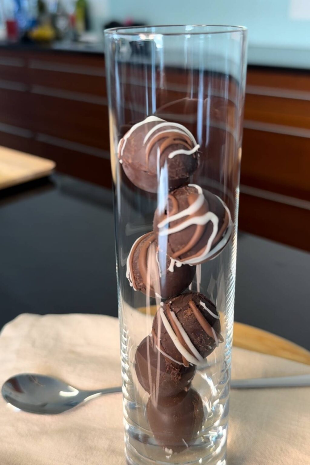 Homemade Hot Chocolate Bombs - nicetartes.com