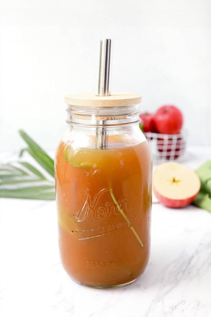 Refreshing Apple Juice - Easy to Make with a Blender or Juicer